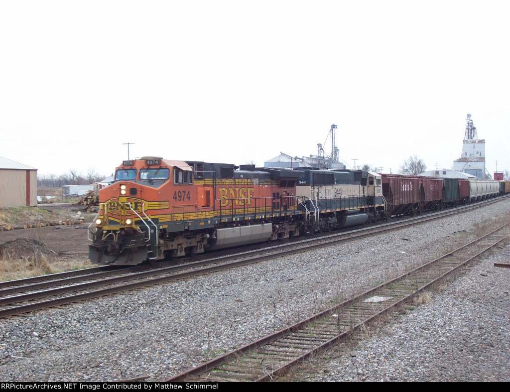 BNSF 4974